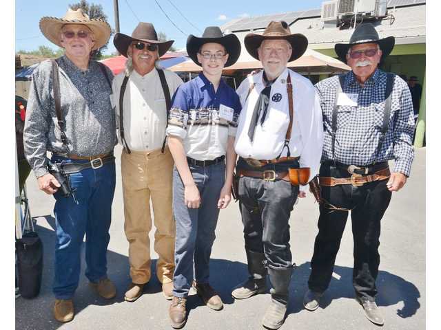 quick draw cowboy pose