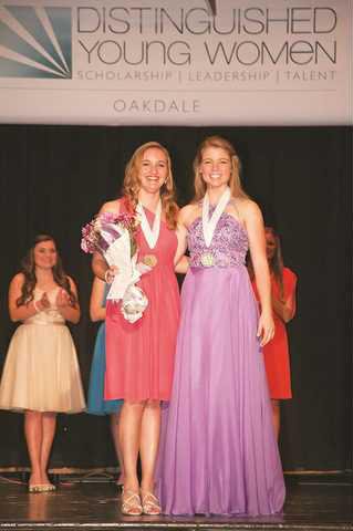 VanderVeen Named Oakdales Distinguished Young Woman - Oakdale Leader