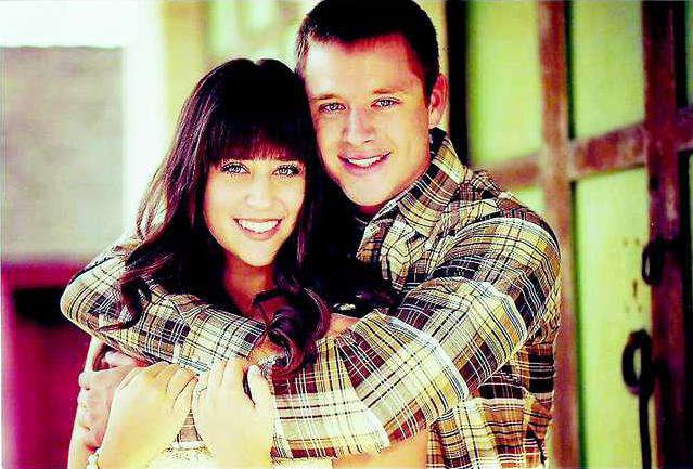 Mummert, Larrabee Announce Engagement - Oakdale Leader