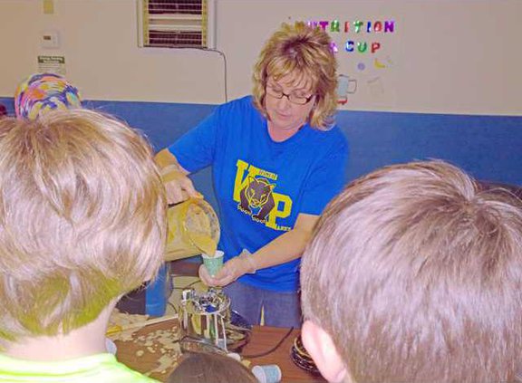 Nurses offer hands-on learning at school - Ceres Courier