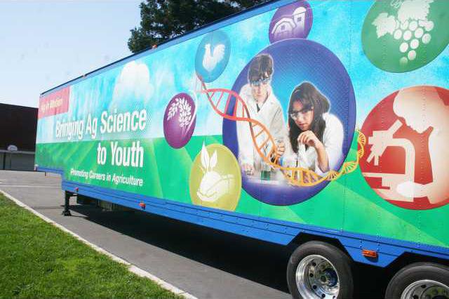 Mobile science lab makes first trip to Turlock - Turlock Journal