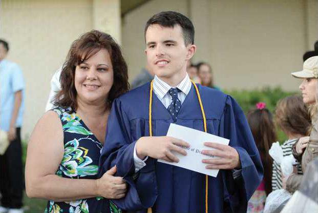 Eight share valedictorian honors for Widmer class - Manteca Bulletin