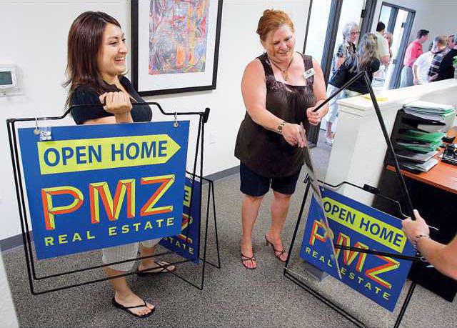 PMZ CELEBRATES NEW OFFICE - Manteca Bulletin