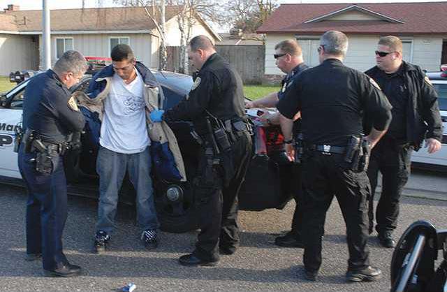 Gang members brandish gun while driving - Manteca Bulletin