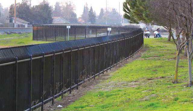 UP building fence along tracks? - Manteca Bulletin