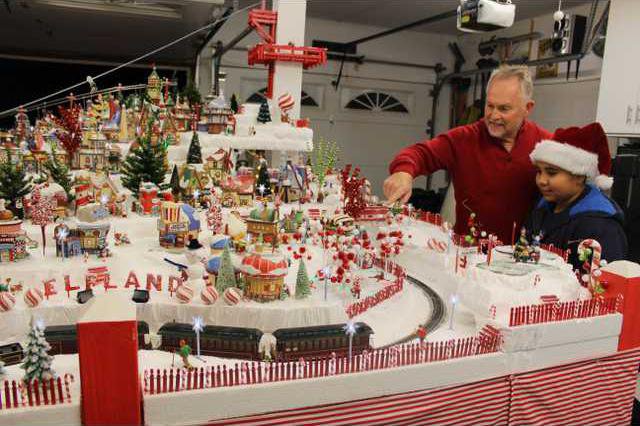 Stunning displays a holiday tradition for Turlock residents - Turlock ...
