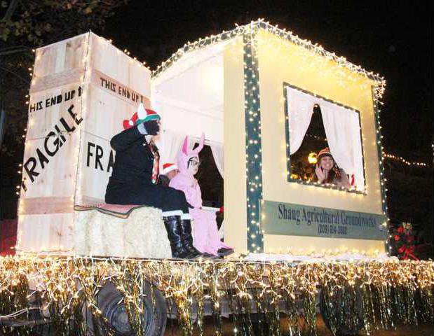 Christmas parade lights up downtown for 36th year - Turlock Journal