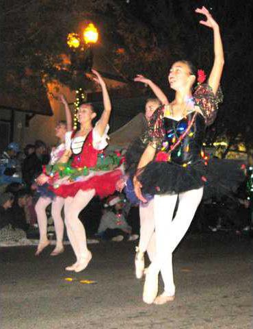 Holiday parade lights up downtown - Turlock Journal
