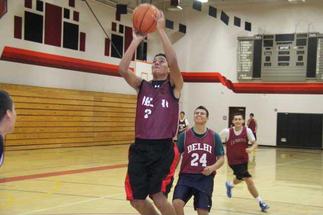 Hawks add newcomers to court - Turlock Journal