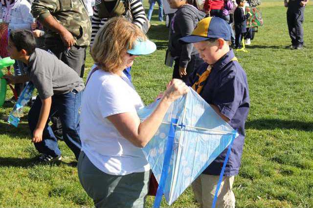 Kite Festival encourages kids, families to get outdoors - Turlock Journal