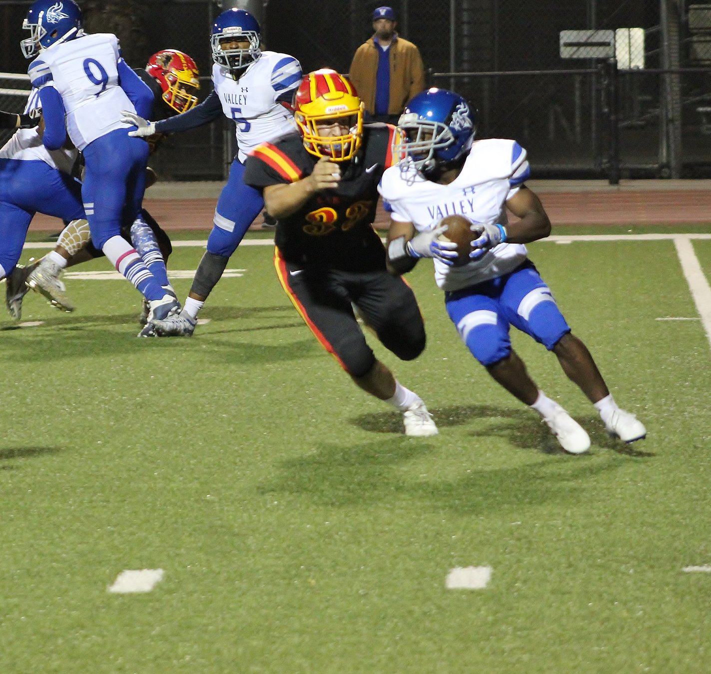 First Half Offensive Explosion In Mustang Football Win - Oakdale Leader