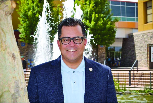 Vince Hernandez being inducted into Hall of Fame - Manteca Bulletin