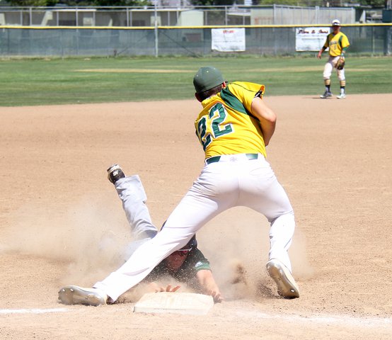 ‘Jackets win one and drop one in first two games of tournament ...