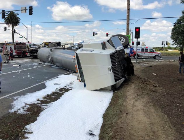 Crash into milk tanker injures woman - Ceres Courier