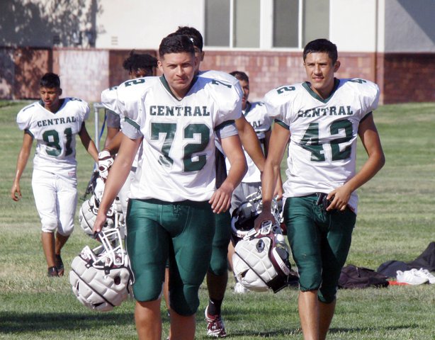 CHS, CV football programs practice in full gear - Ceres Courier