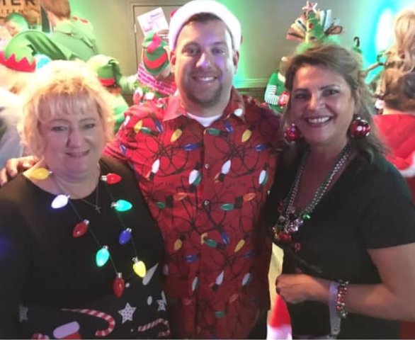 Annual ‘Santa Crawl’ Hits Decade Milestone - Oakdale Leader