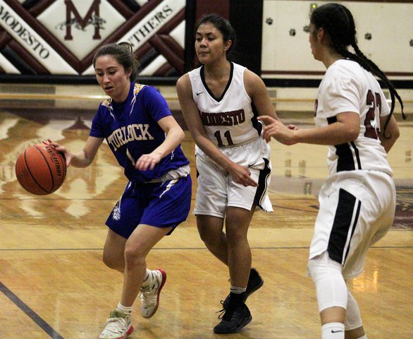 Bulldogs kick off CCAL with back-to-back wins - Turlock Journal