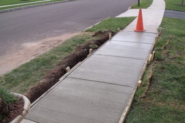 Ripon continues to fix sidewalk tripping issues - Manteca Bulletin