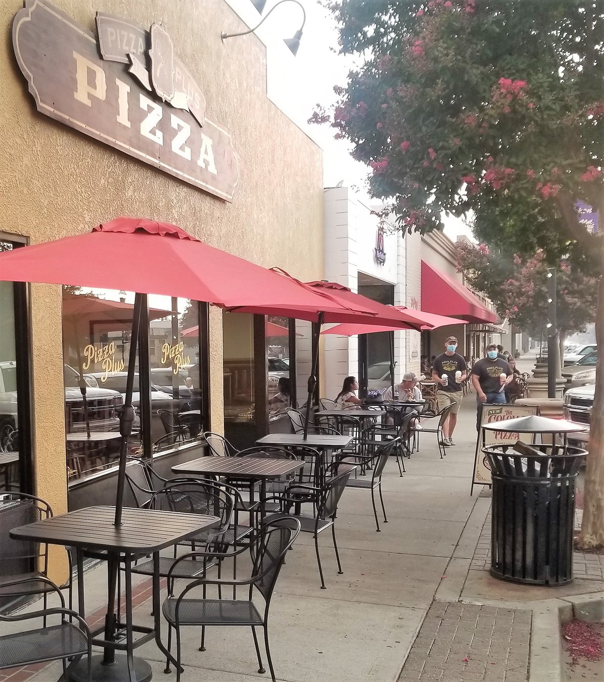 Ripon restaurants, stores go outside to serve customers - Manteca Bulletin