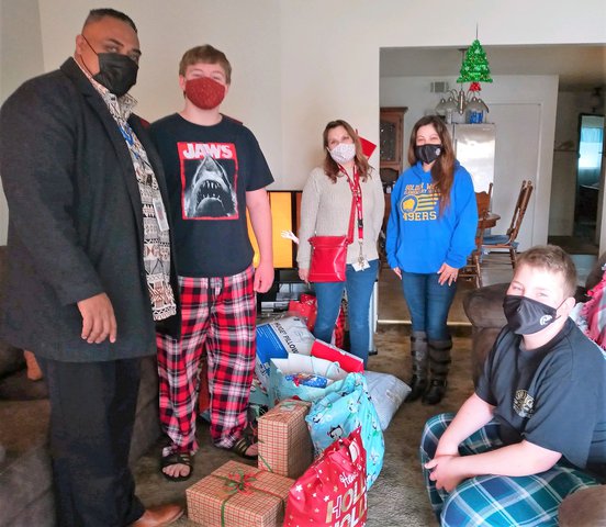 City solid waste workers adopt Manteca family - Manteca Bulletin