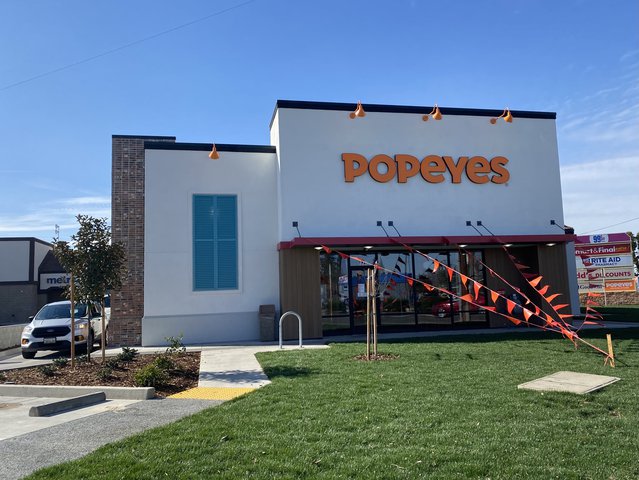 Popeyes opens to hungry customers, long lines - Turlock Journal