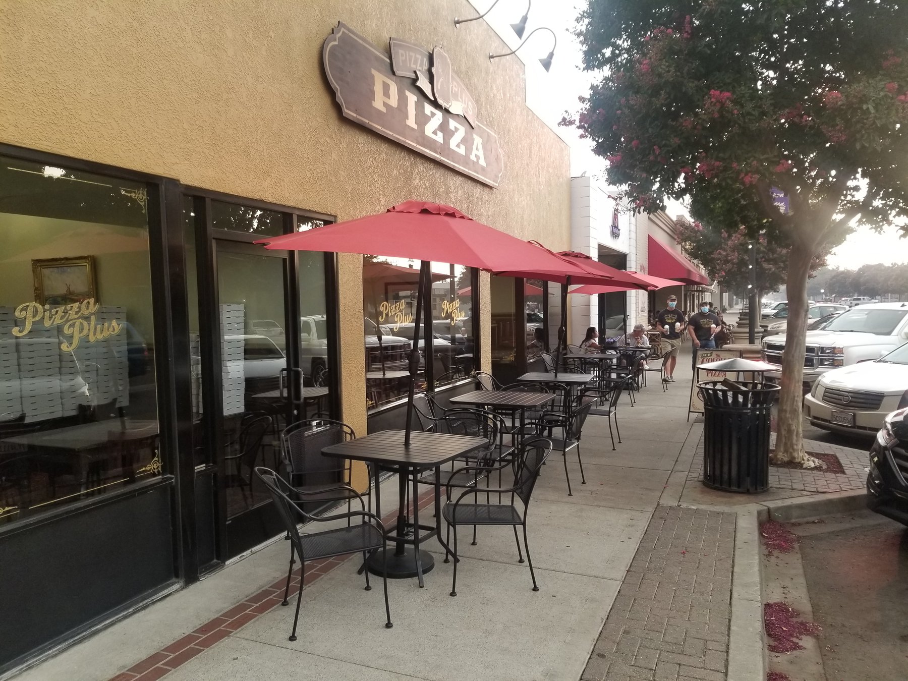 Ripon starts sidewalk dining permit process - Manteca Bulletin