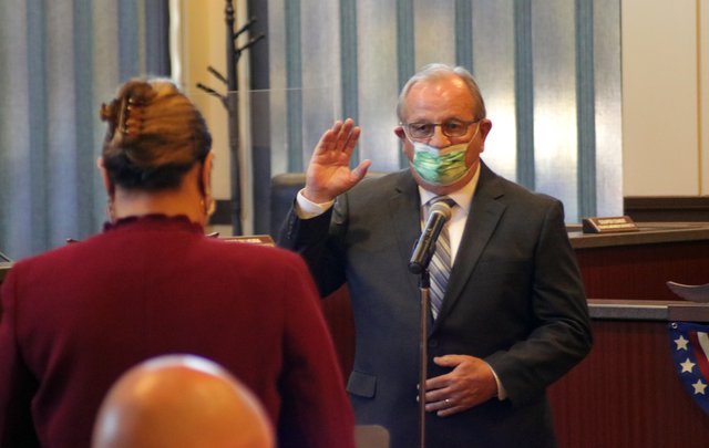 Casey takes oath to complete council again - Ceres Courier