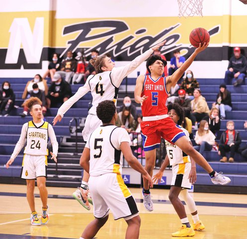 BOYS BASKETBALL: Lancers fend off Lathrop - Manteca Bulletin