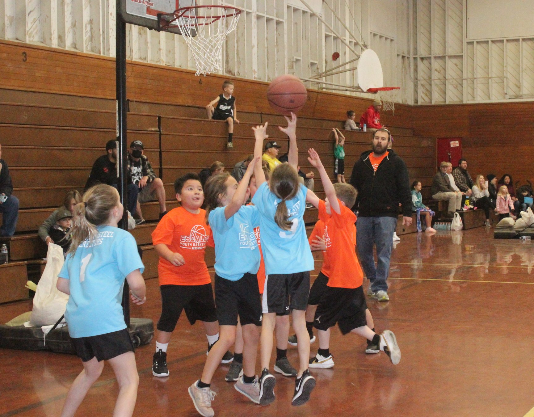 Youngsters Hit The Court For Recreational Basketball - Escalon Times