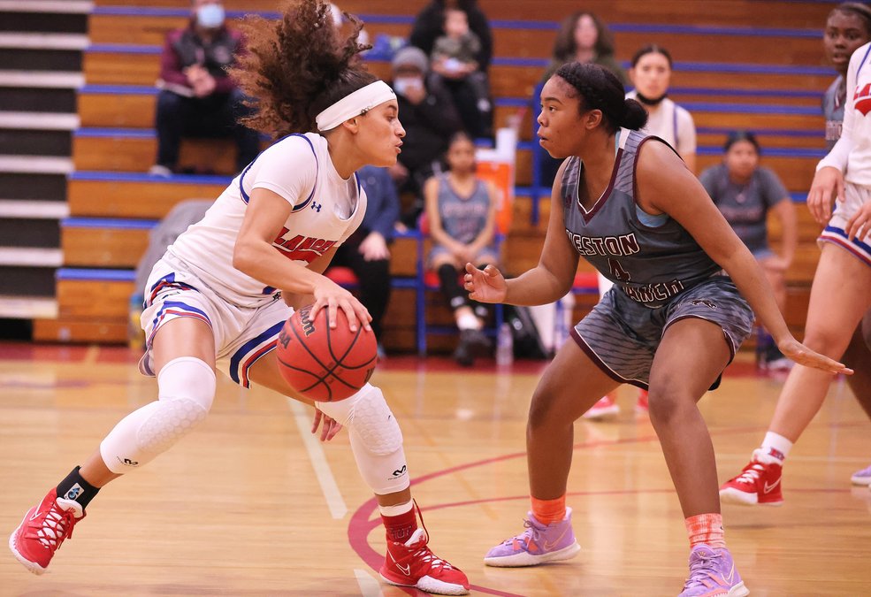 Snaer, Tu’uga lead Lancers’ drubbing of WR - Manteca Bulletin