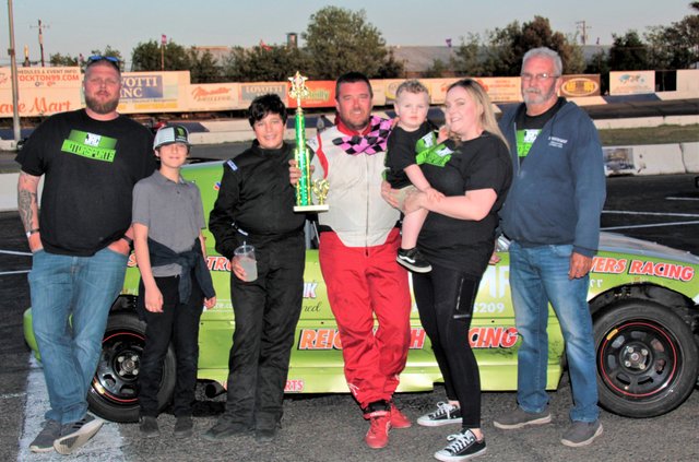 Saturday Night Features Fast Action At 99 Speedway - Oakdale Leader