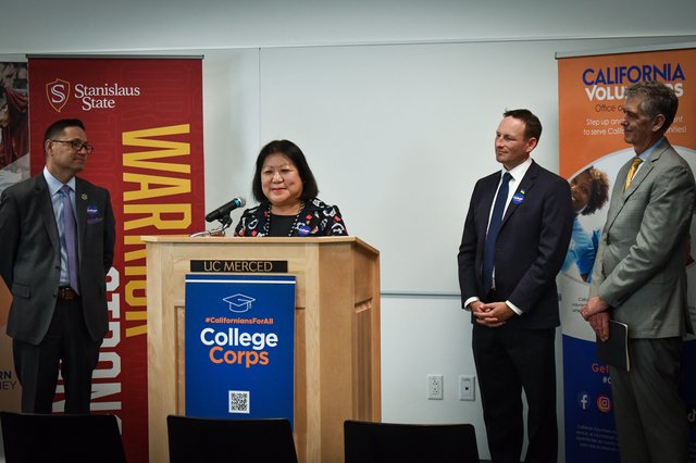 Program offers college students $10,000 to volunteer in their community ...