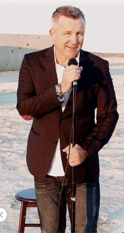 Comedian Brad Bonar on stage Saturday at Strings Bar & Grill - Manteca ...