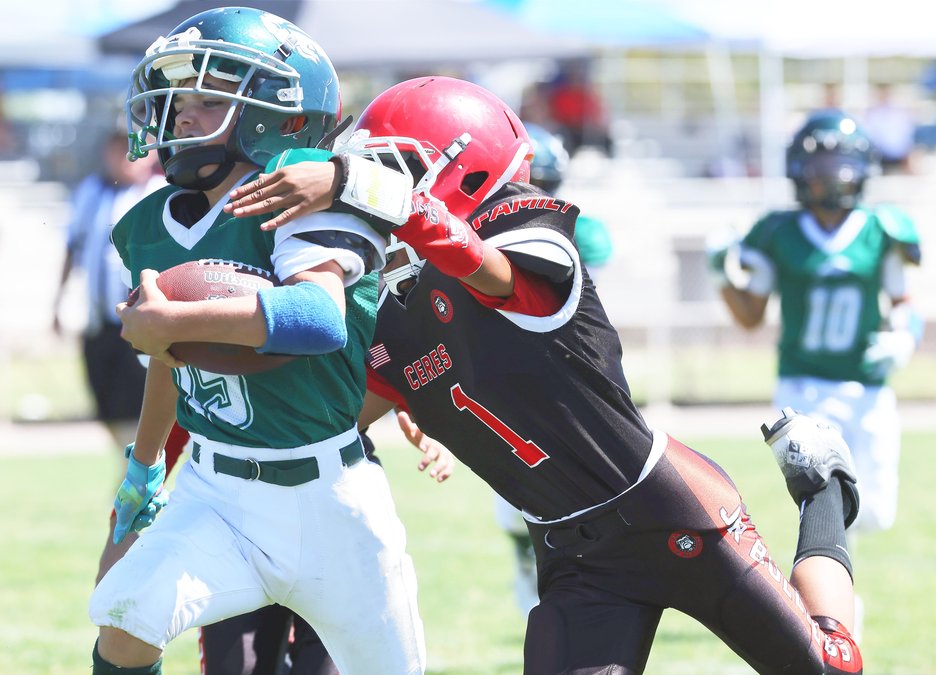 JV Cowboys clamp down Gladiators - Manteca Bulletin