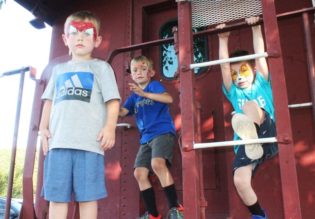 FACEPAINT FAMILY - Escalon Times