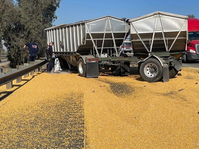 Corn spill from crash clogs 99 traffic for hours - Ceres Courier