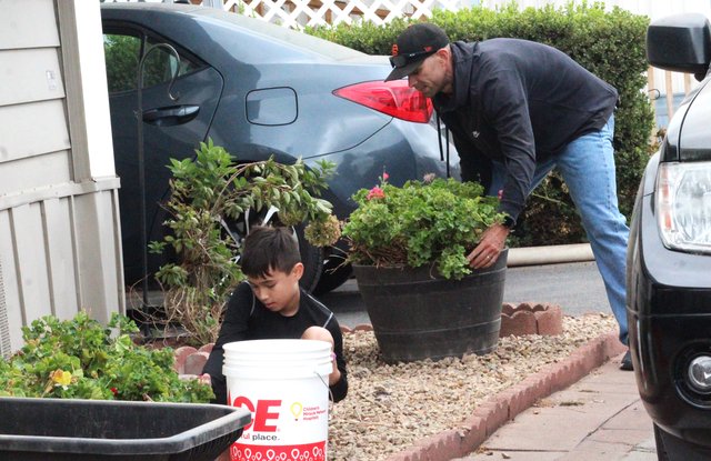 Community Volunteers Join ‘Escalon Strong’ Work Day - Escalon Times