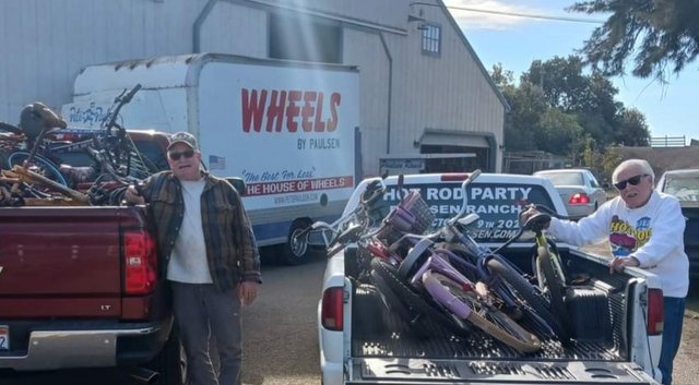 Manteca Police Department donates 29 bicycles - Manteca Bulletin