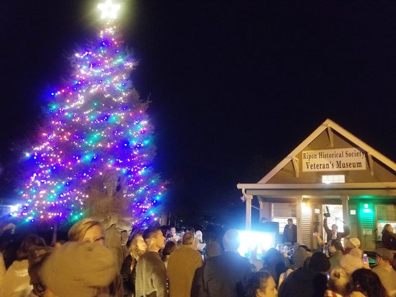 Ripon Tree Lighting honors cancer victims, survivors - Manteca Bulletin