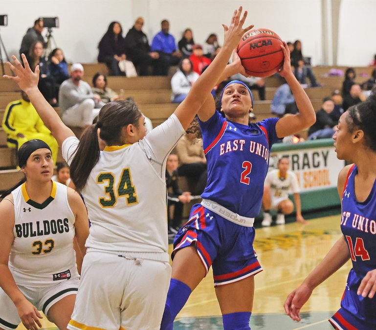 Lancers wear down Tracy with press - Manteca Bulletin