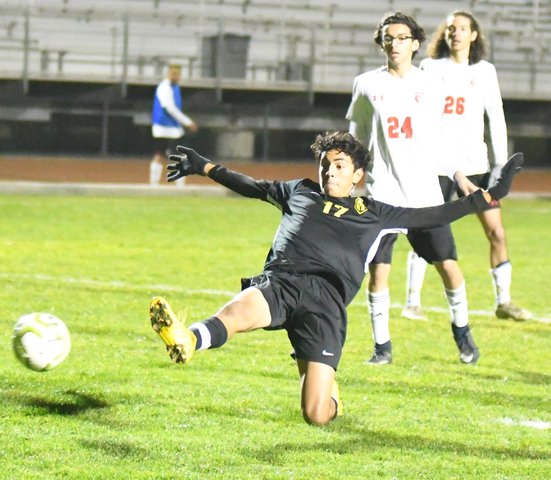 Lathrop tames Ceres Bulldogs in WAC opener - Manteca Bulletin