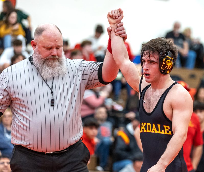 Mustangs Grapplers Earn Second in Riddle Tournament - Oakdale Leader