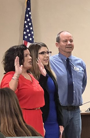 Council Members, Mayor Take Oath - Oakdale Leader
