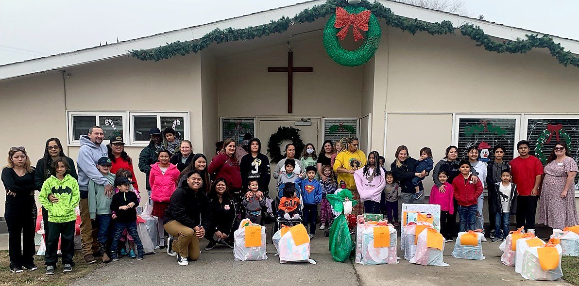 Navarro family shares Christmas with 21 families - Manteca Bulletin