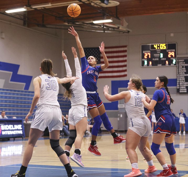 SNAER STAYS HOT - Manteca Bulletin