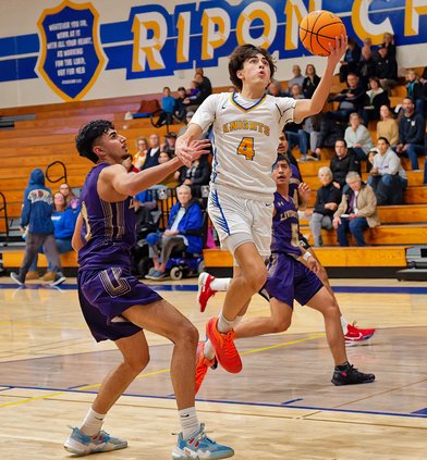 TVL BASKETBALL: Ripon Christian coasts past Livingston - Manteca Bulletin