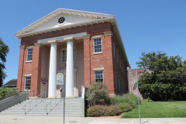 A CAPITOL IDEA - Oakdale Leader