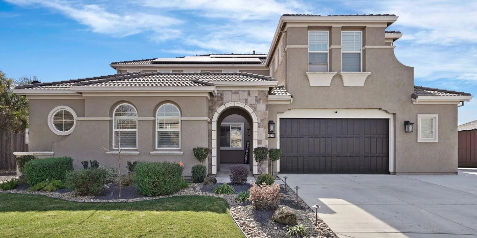 $900K HOMES STILL SELLING - Manteca Bulletin