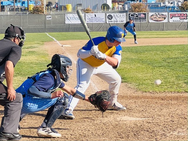 Bulldogs blowout Knights to take tourney title - Turlock Journal