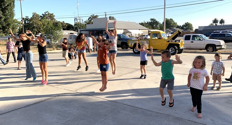 Valley Home Community Gathers To Honor Benedix - Oakdale Leader